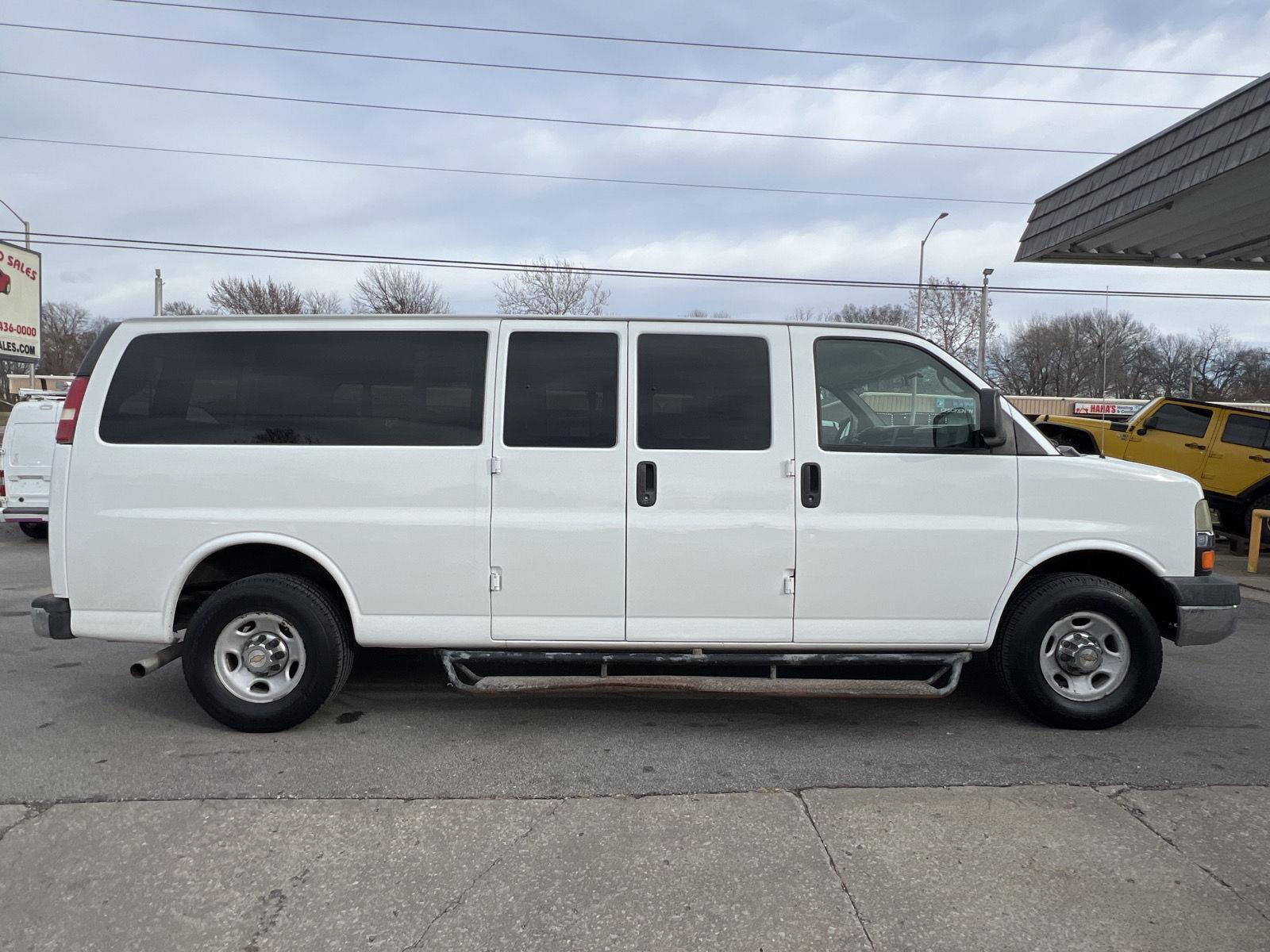 Extraordinary 2004 Chevrolet Express Passenger Van Pictures
